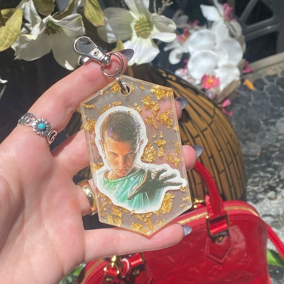 Accessories | Stranger Things Eleven Using Her Powers Cartoon W Gold ...